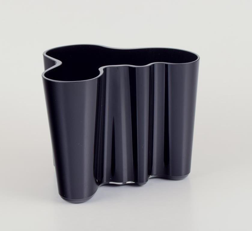 Vintage Savoy Vase in Dark Blue Glass by Alvar Aalto, 1980 for sale at ...