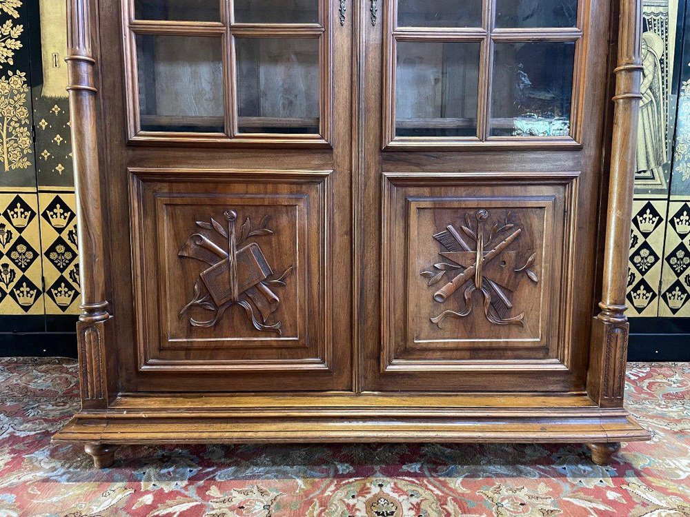 Renaissance Style Walnut Showcase for sale at Pamono