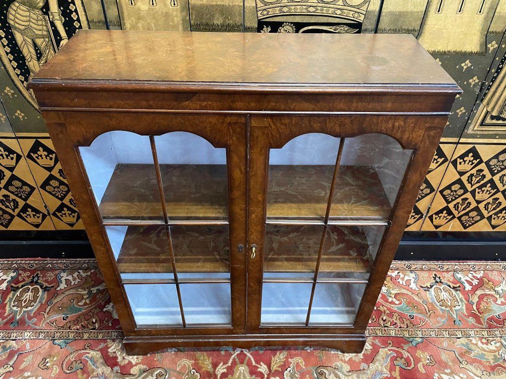 Vintage English Showcase for sale at Pamono