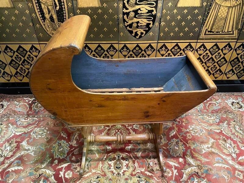 Regional Work Wooden Cradle for sale at Pamono