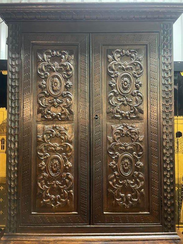 Renaissance Style Two-Body Buffet in Carved Oak for sale at Pamono