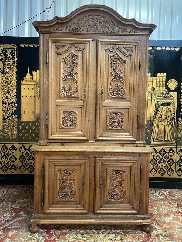 Two-Body Buffet in Carved Renaissance Oak for sale at Pamono