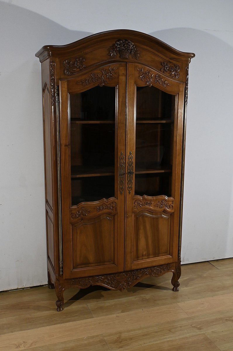 Late 19th Century Louis XV Walnut Showcase Bookcase for sale at Pamono