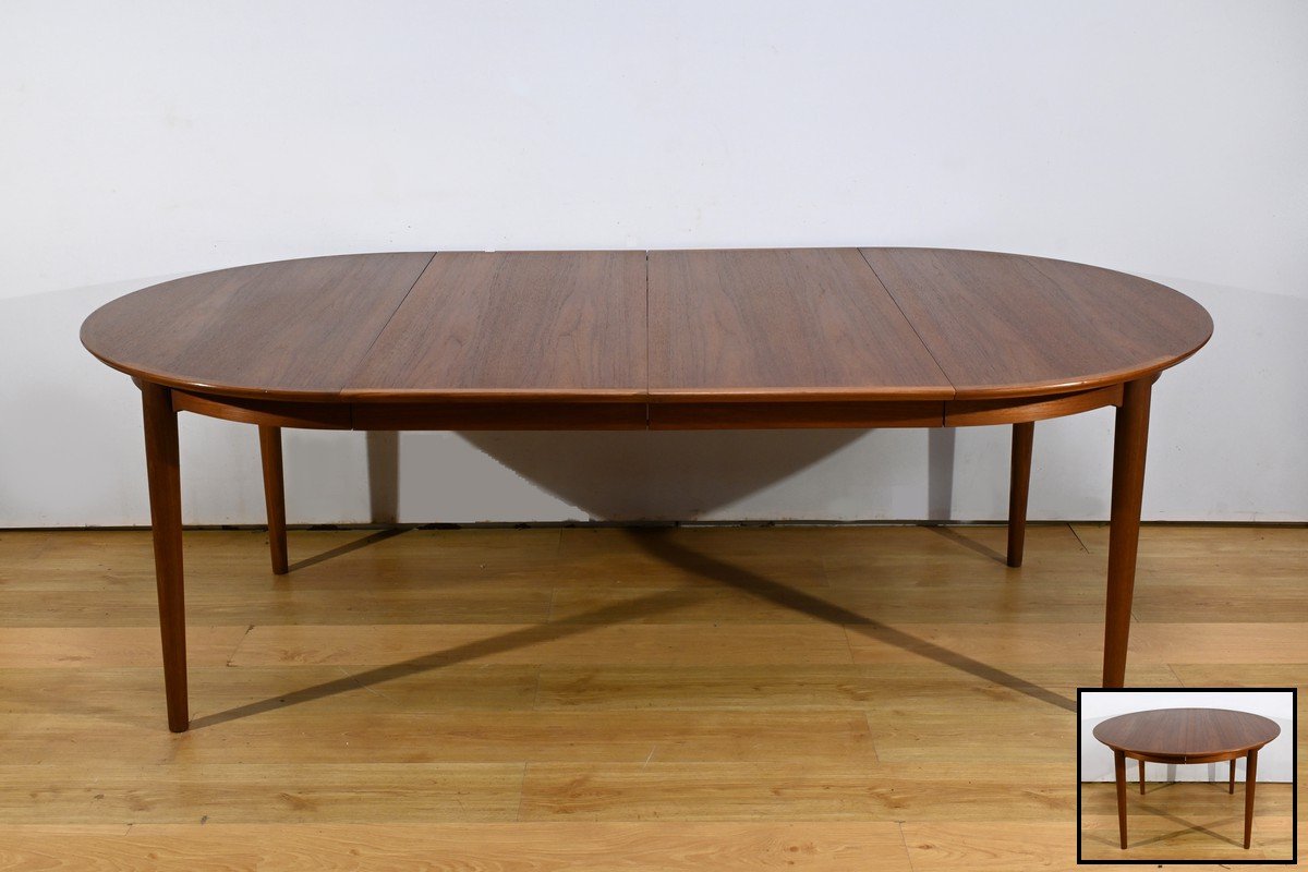 Scandinavian Teak Dining Room Table, 1970s for sale at Pamono