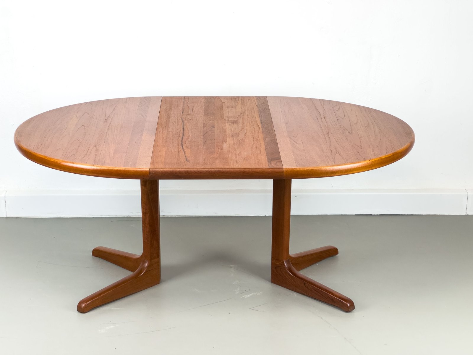 Danish Round Teak Dining Table with Extension from Glostrup, 1970s for ...