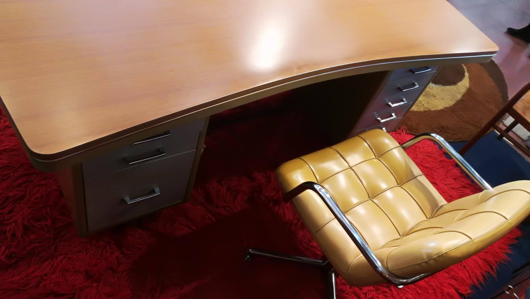 Executive Desk in Lacquered and Laminated Metal from Anonima Castelli ...