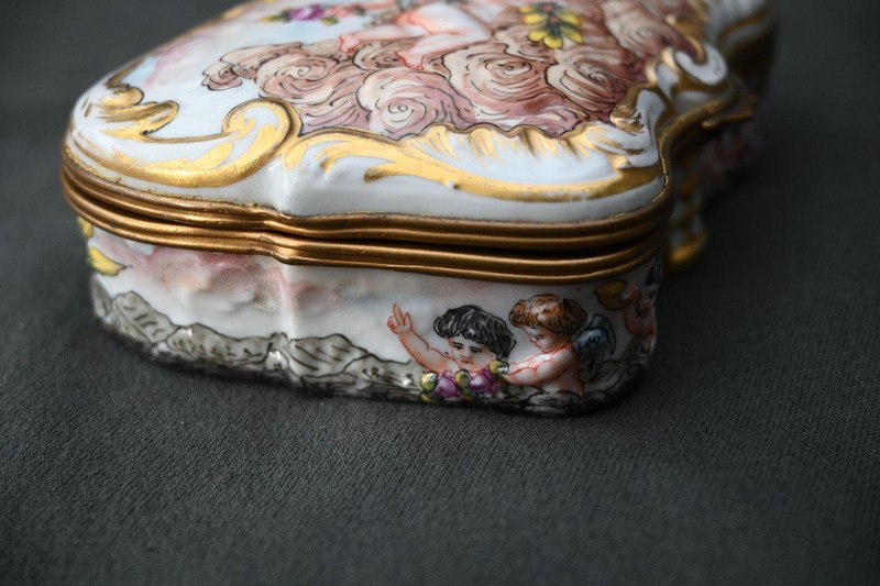 Capodimonte Box in Porcelain, 19th Century for sale at Pamono