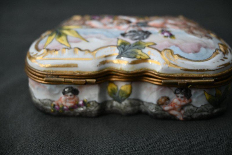 Capodimonte Box in Porcelain, 19th Century for sale at Pamono