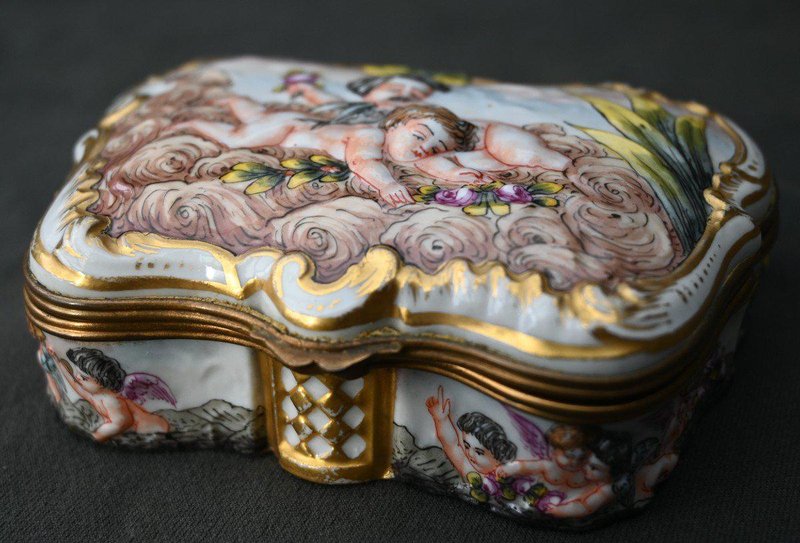 Capodimonte Box in Porcelain, 19th Century for sale at Pamono