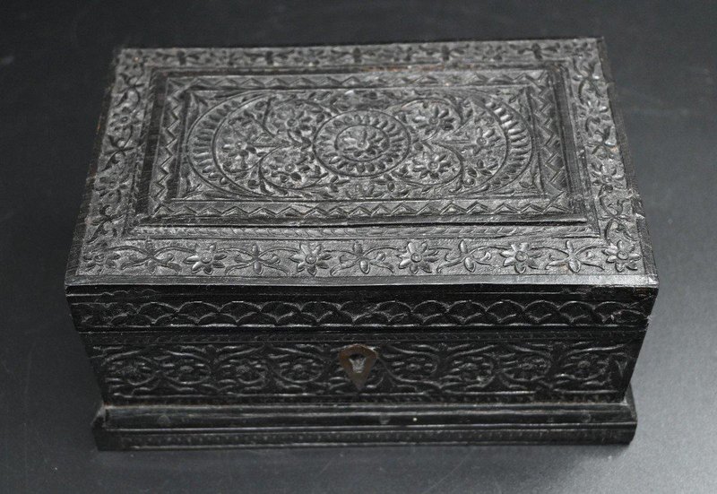 Anglo-Indian Box in Ebony from Vizagapatam for sale at Pamono