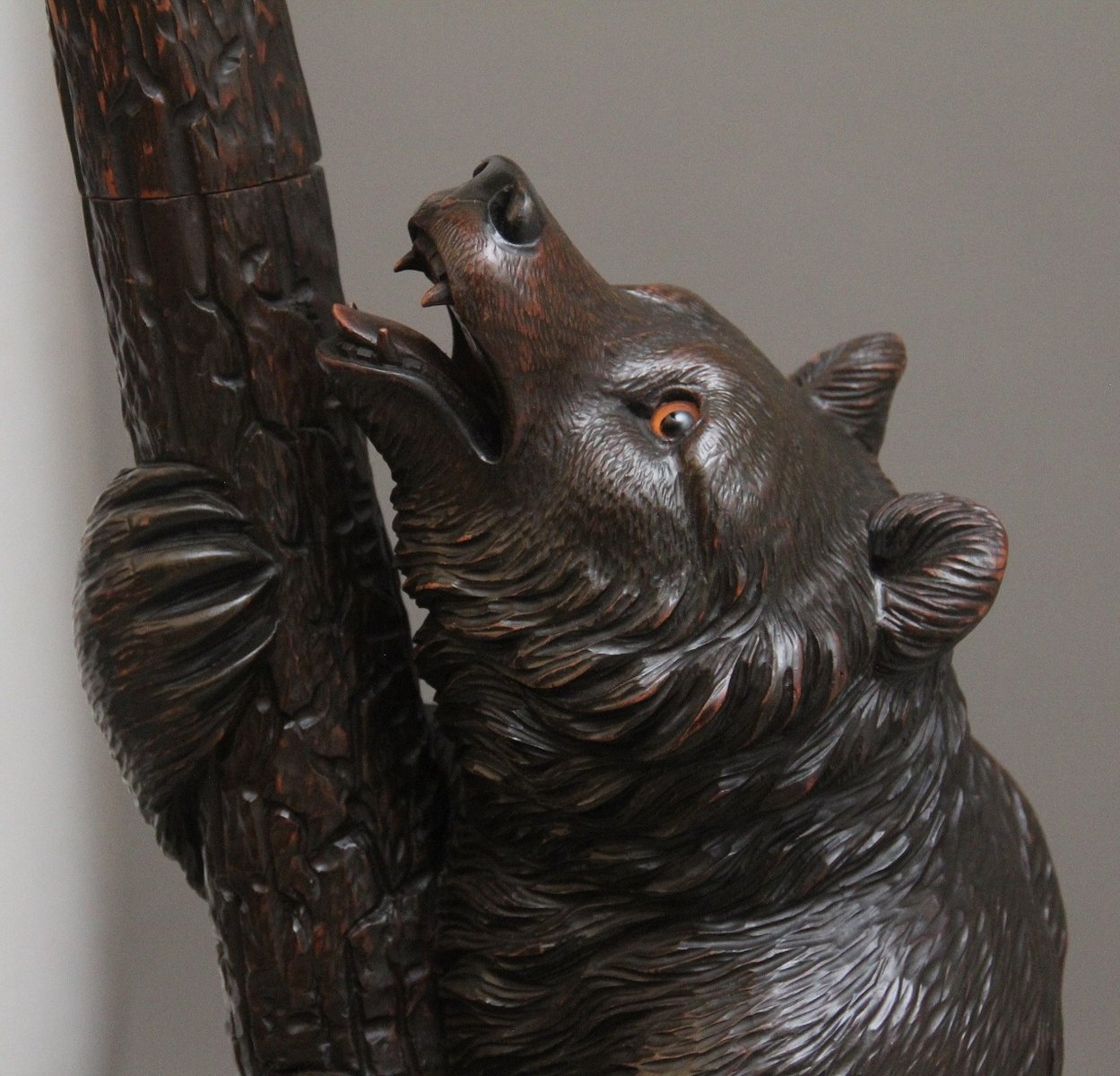 19th Century Black Forest Bear Hall Stand, 1880s for sale at Pamono