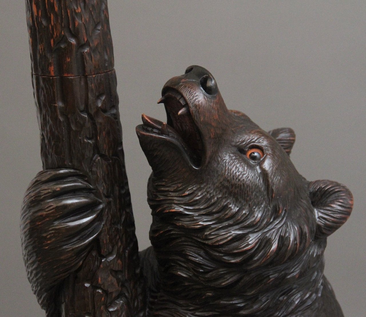 19th Century Black Forest Bear Hall Stand, 1880s for sale at Pamono