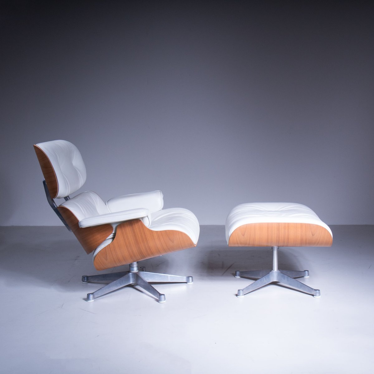 Fauteuil et Ottomane par Charles & Ray Eames pour Vitra, 1950s, Set de 2 en vente sur Pamono