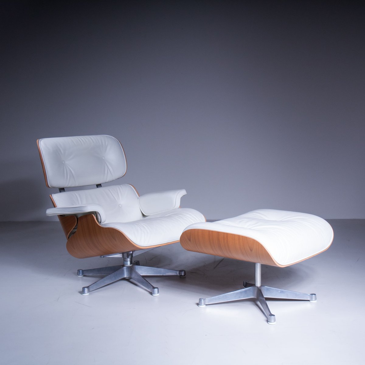Fauteuil et Ottomane par Charles & Ray Eames pour Vitra, 1950s, Set de 2 en vente sur Pamono