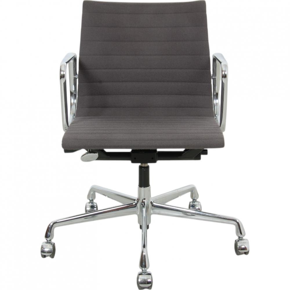EA-117 Office Chair in Grey Hopsack Fabric by Charles Eames for sale at ...