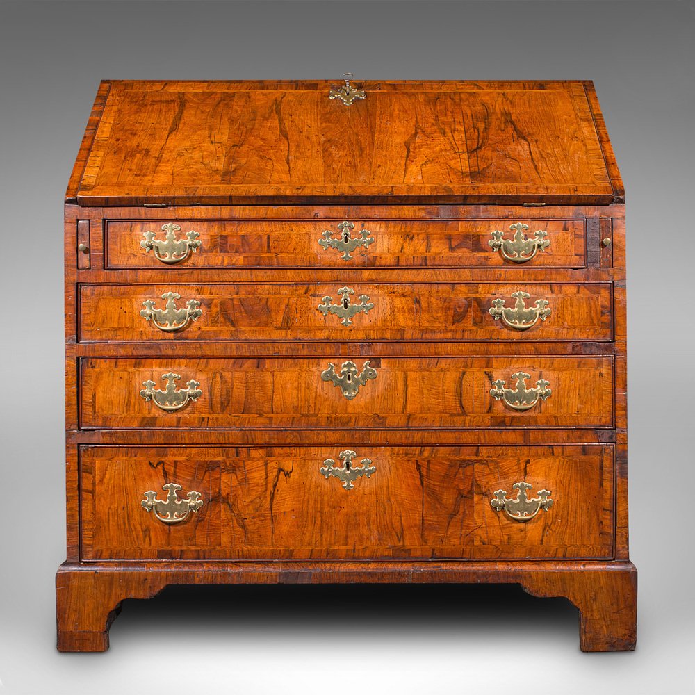 English Gentlemans Walnut Writing Desk for sale at Pamono