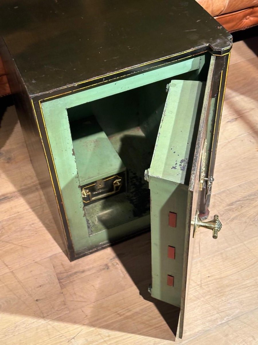 Antique Safe, 1890s for sale at Pamono
