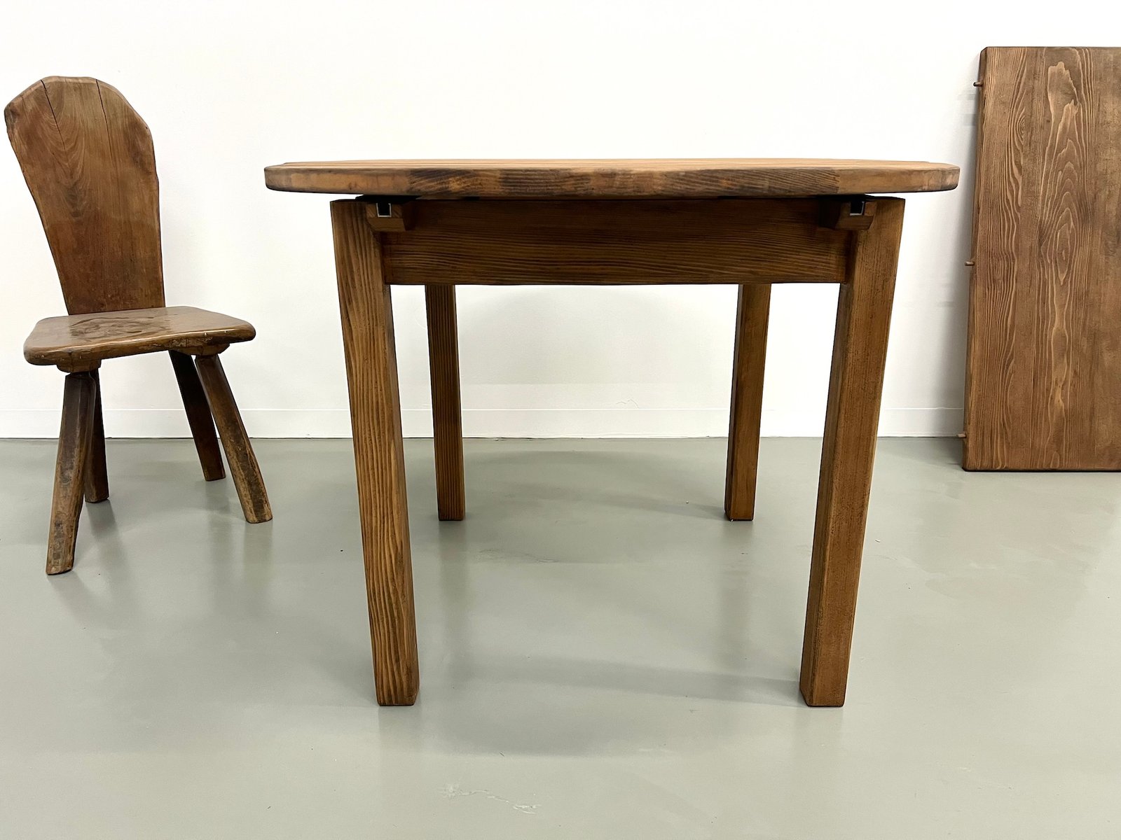 Round Extendable Pine Dining Table, 1980s for sale at Pamono