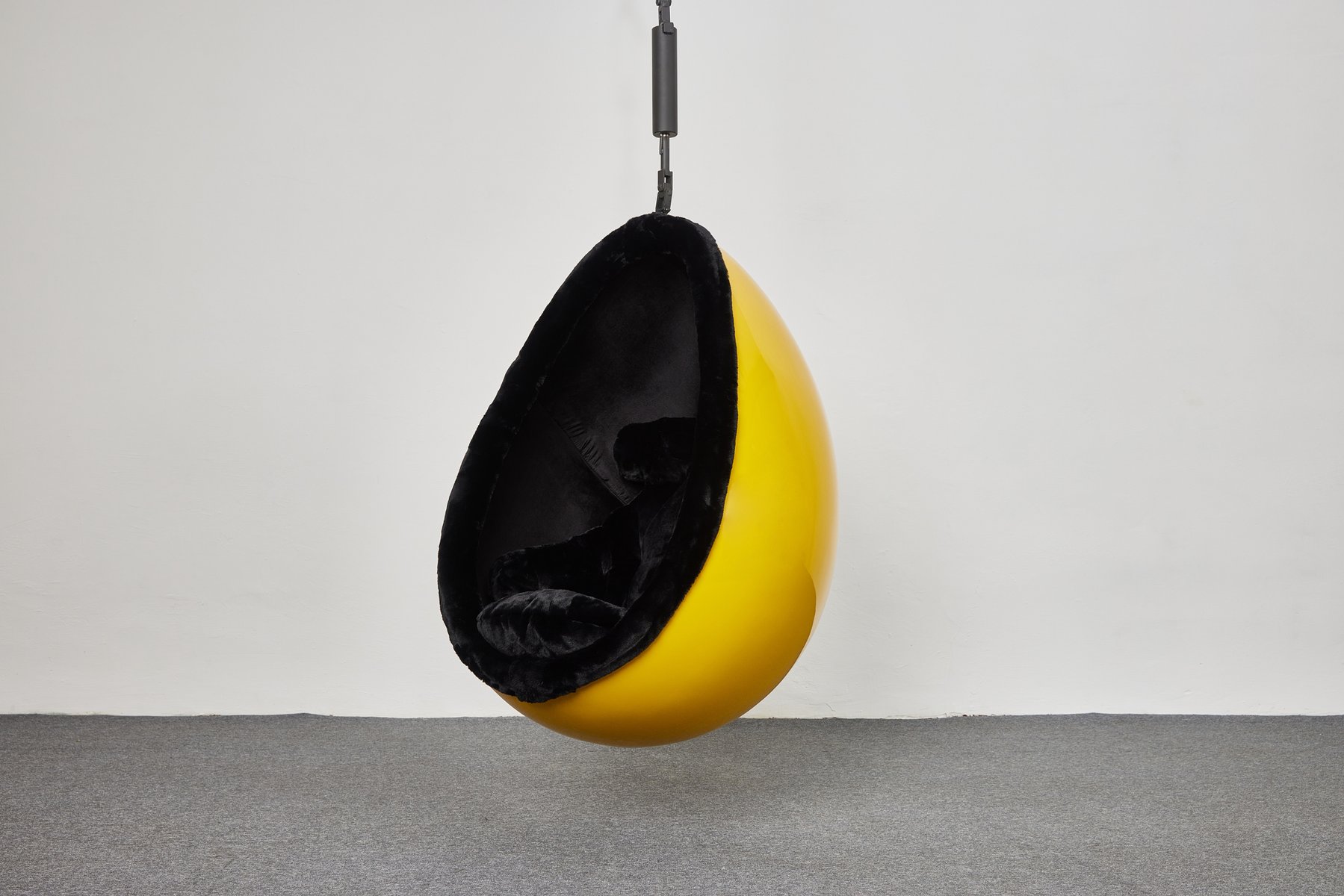 Space Age Hanging Ovalia Egg Chair in Fiberglass from Kare Design, 1999 ...