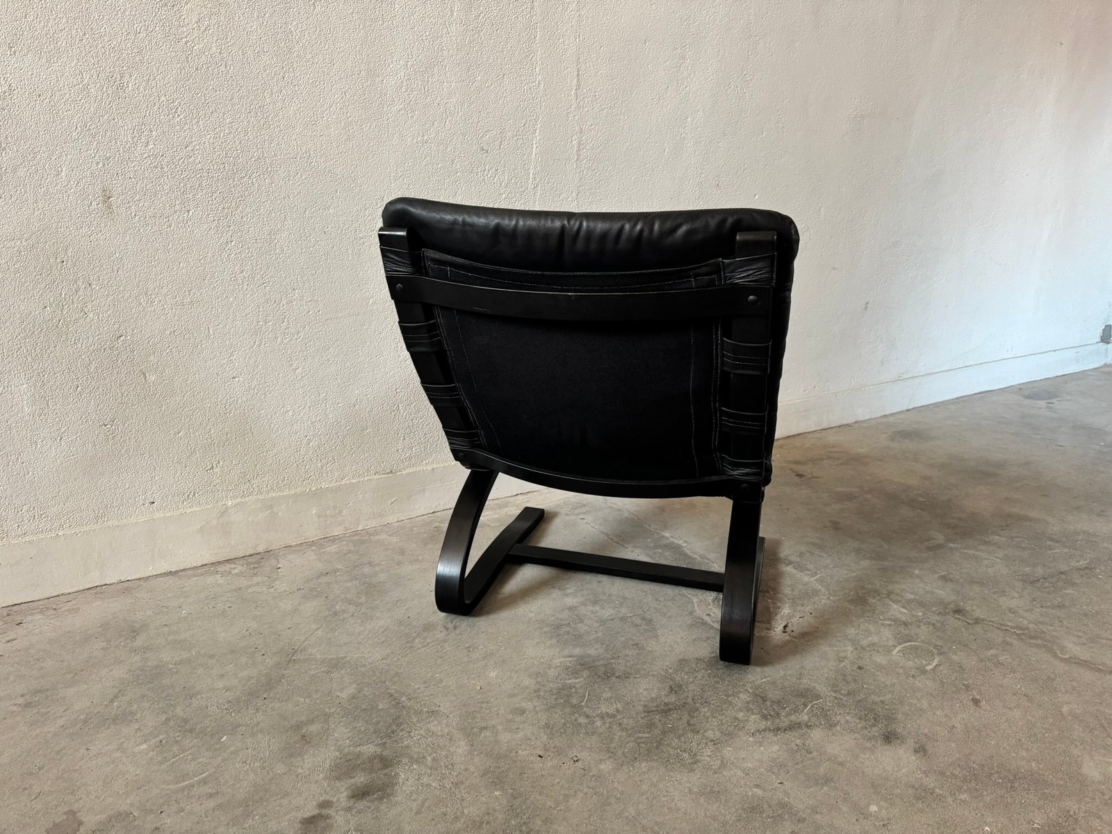 Leather Kengu Easy Chair from Rybo Rykken, 1970s for sale at Pamono