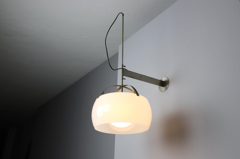 Omega Wall Lamp by Vico Magistretti for Artemide, 1960s for sale at Pamono