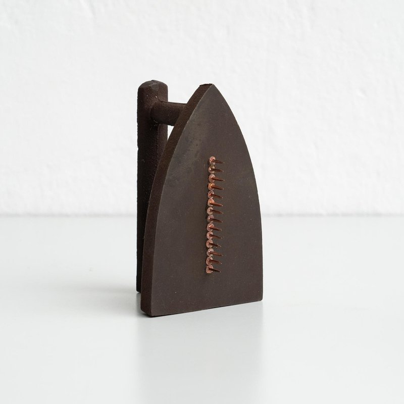 Man Ray, Le Cadeau Surrealist Sculpture, 1974, Iron for sale at Pamono