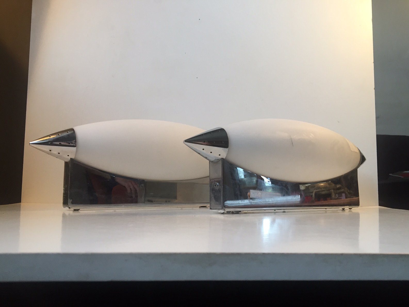 Vintage Zeppelin Wandleuchten aus Opalglas & Chrom, 1970er, 2er Set bei ...