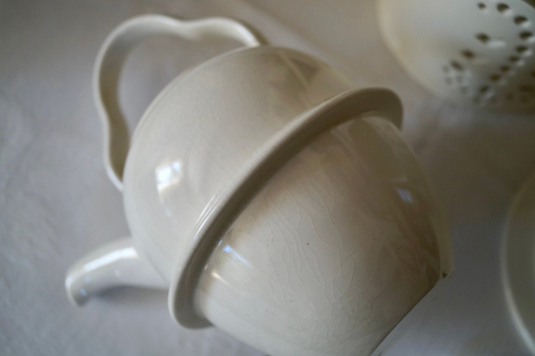 Antique Creamware Teapot and Warmer from Wedgwood, 1820 for sale at Pamono