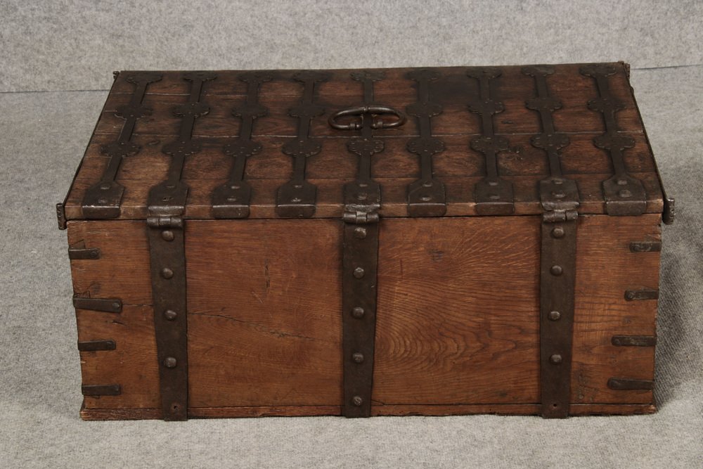 Small Antique Gothic Chest with Iron Bands, 1500 for sale at Pamono