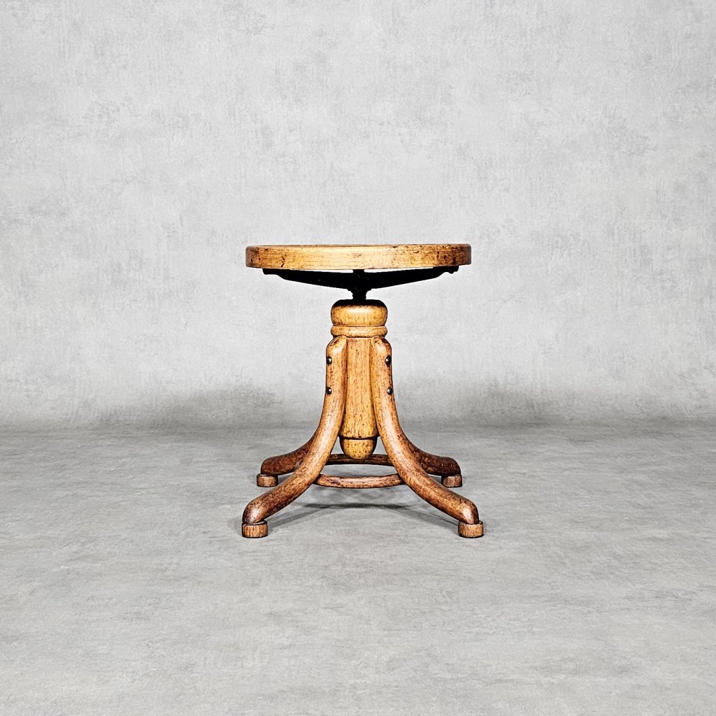 Swivel Stool in Oak from Thonet for sale at Pamono