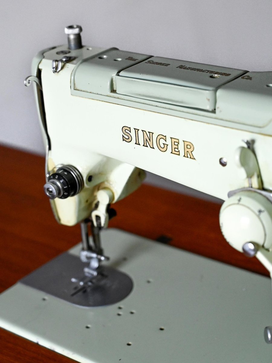 Desk with Singer Sewing Machine, 1960s for sale at Pamono