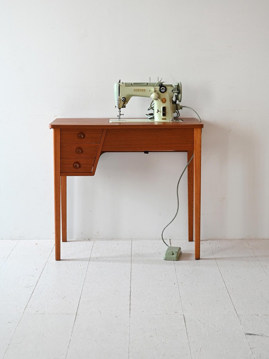 Desk with Singer Sewing Machine, 1960s for sale at Pamono