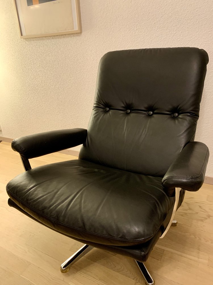 Mid-Century Modern Ledersessel mit Fußhocker, 1970er, 2er Set bei ...