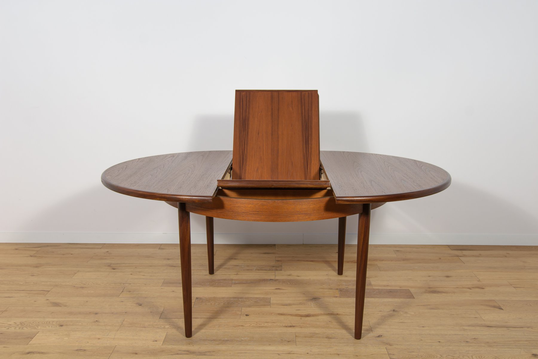 Mid-Century Modern Round Fresco Dining Table in Teak from G-Plan, 1960s ...