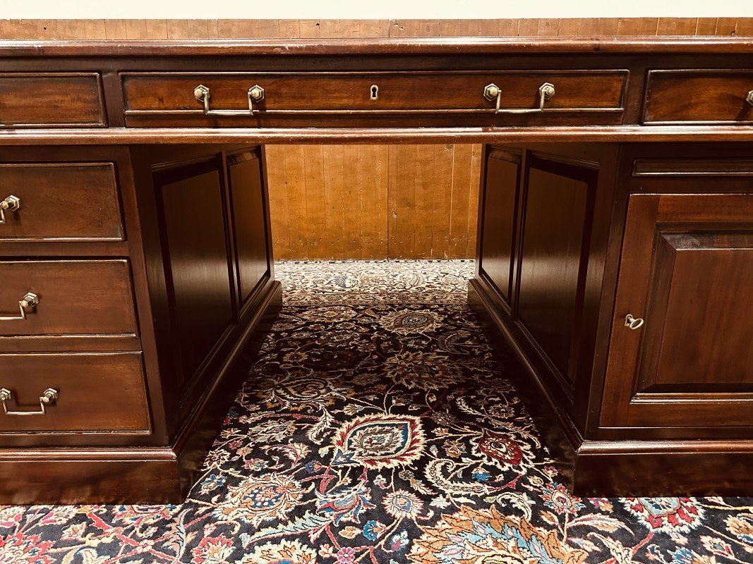 Large English Classic Desk for sale at Pamono