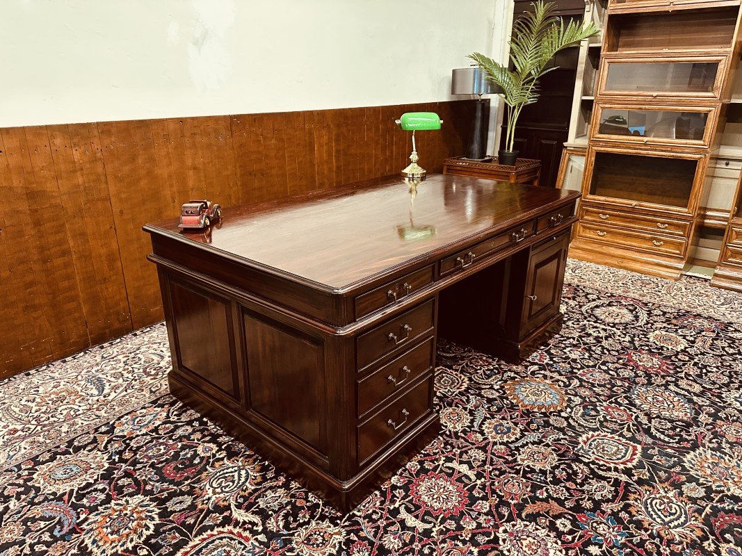 Large English Classic Desk for sale at Pamono