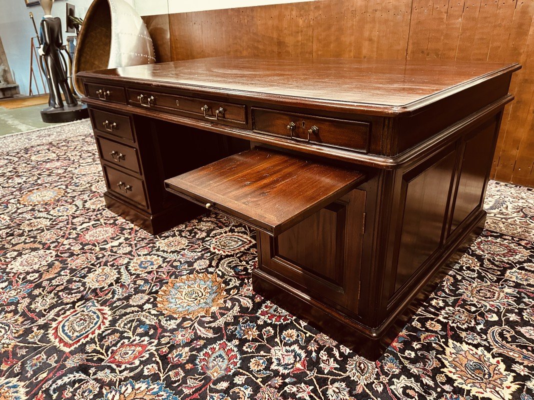 Large English Classic Desk for sale at Pamono