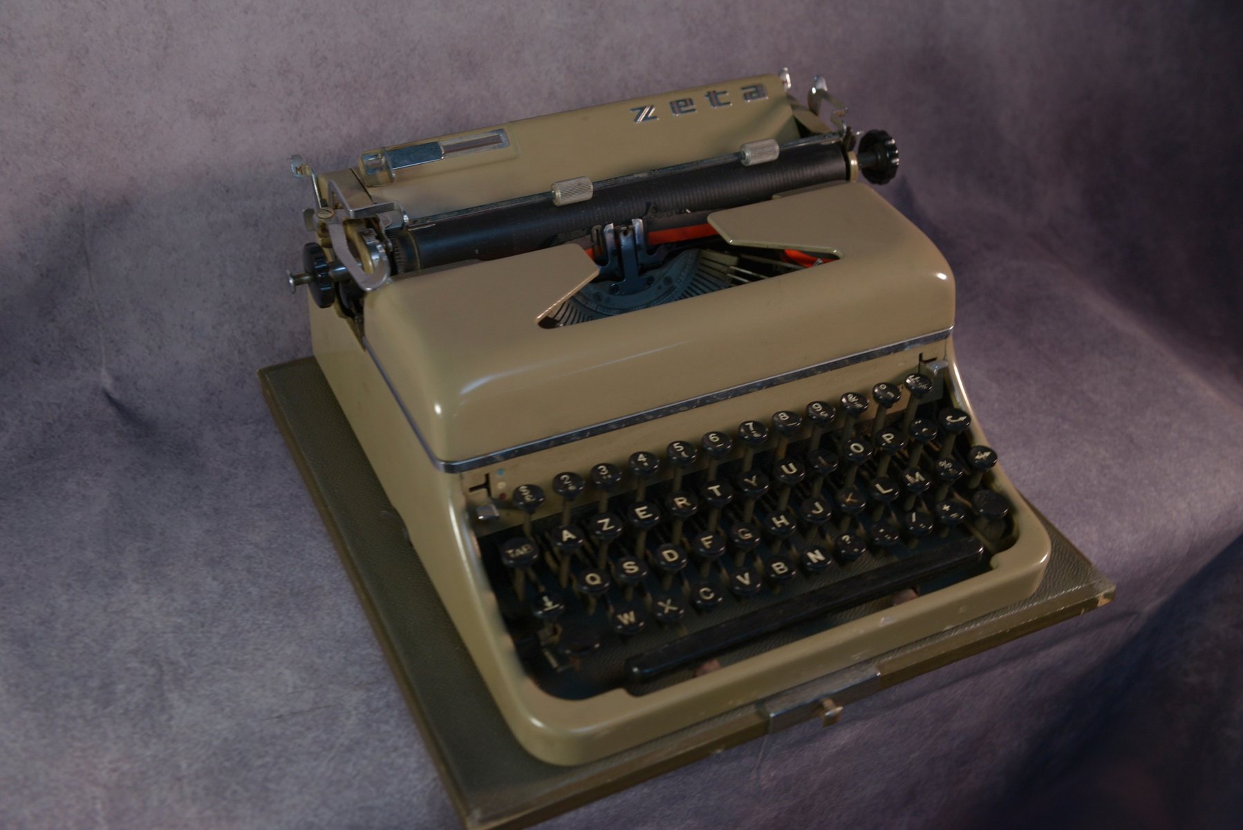 Vintage Typewriter from Zeta, 1950s for sale at Pamono