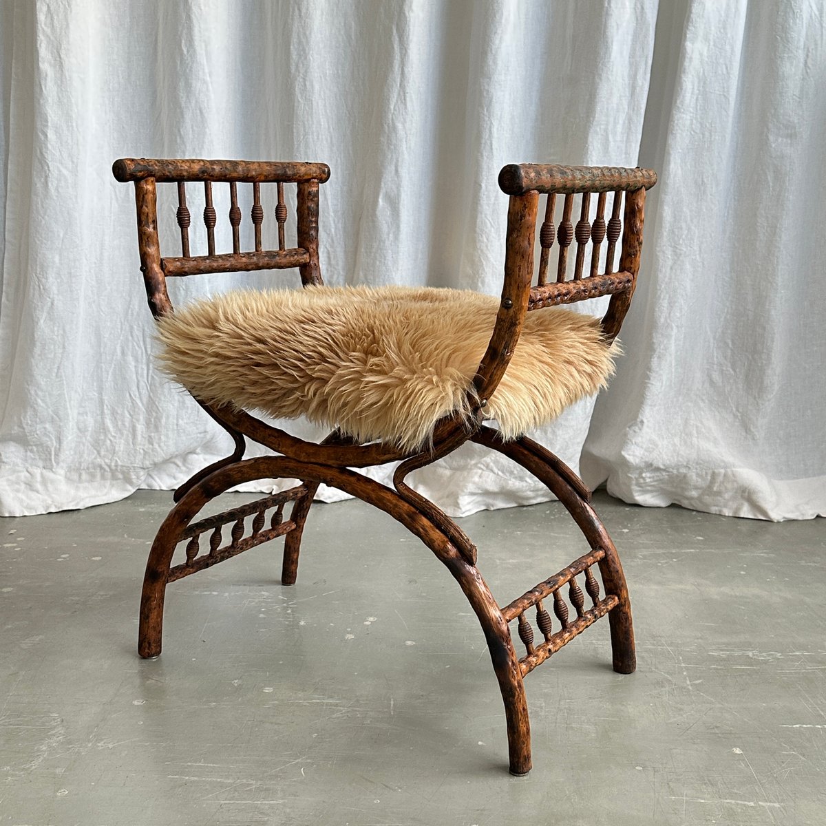 French Willow Savonarola Stool, 1900s for sale at Pamono