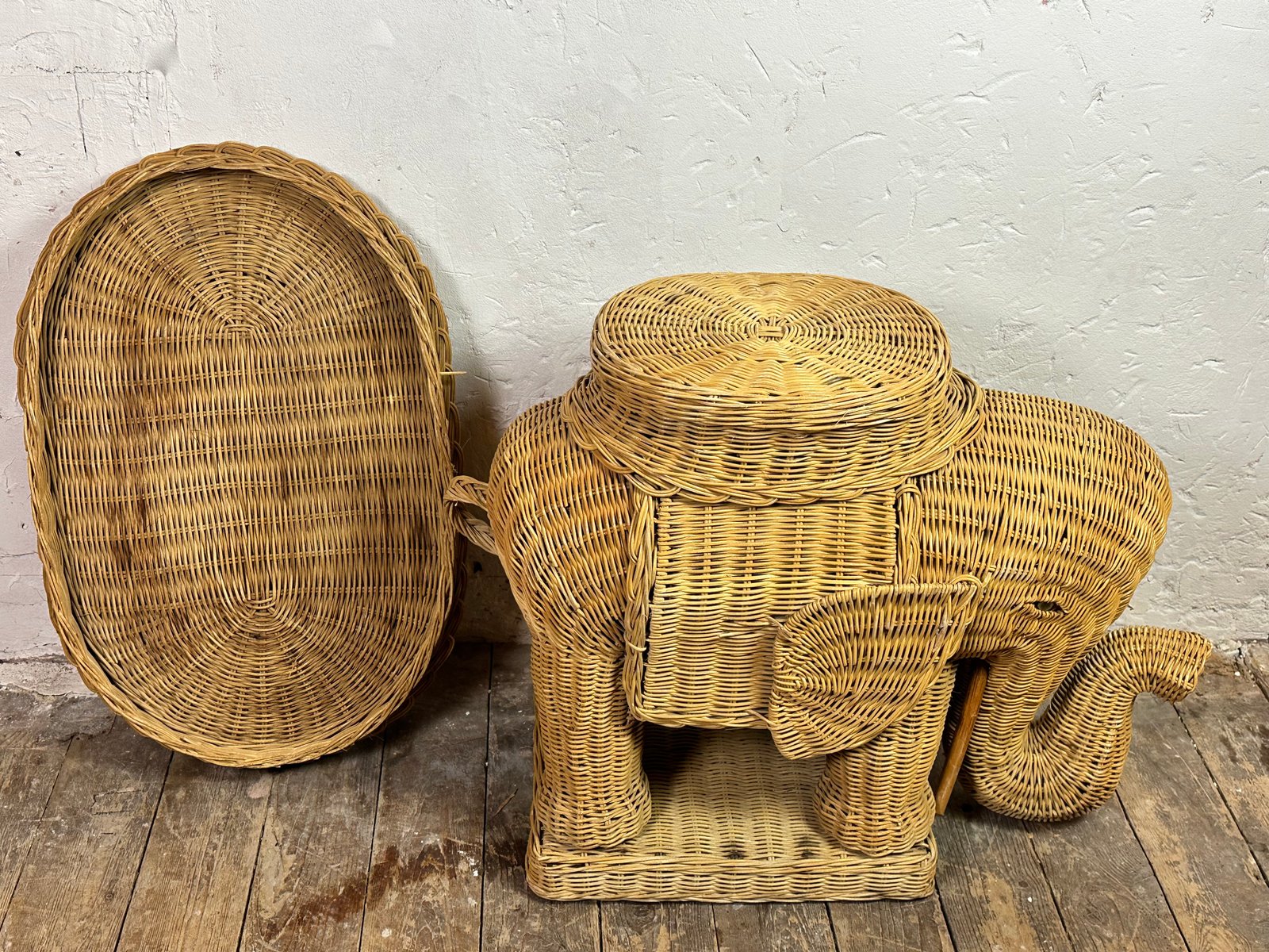 Vintage Elephant Side Table in Rattan, 1960 for sale at Pamono