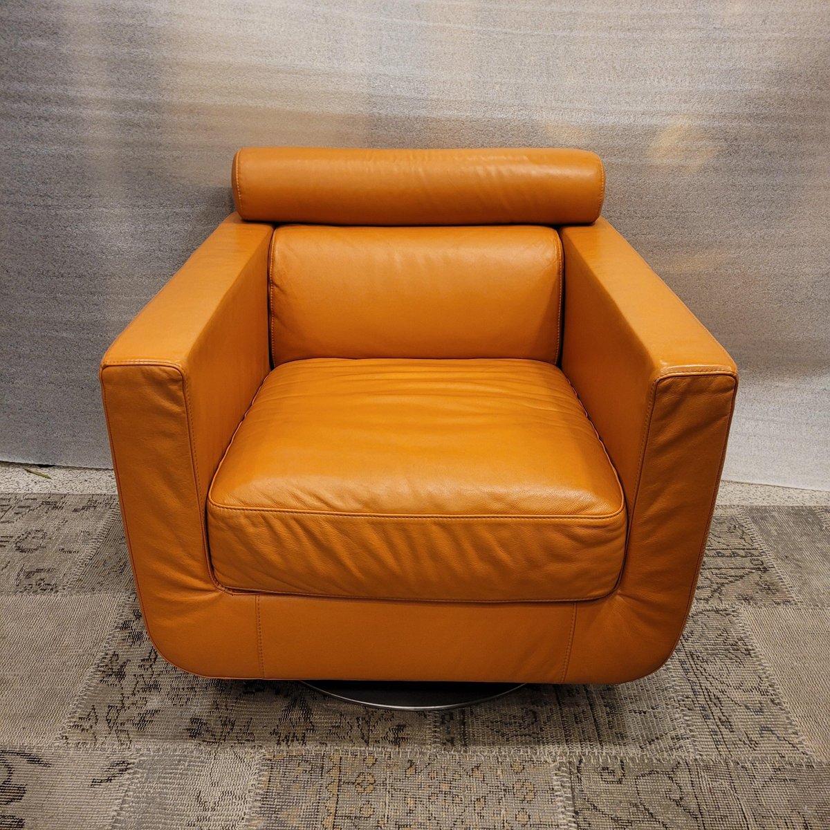 Natuzzi Suad Model Swivel Armchair in Orange Leather, Italy, 1990s for ...
