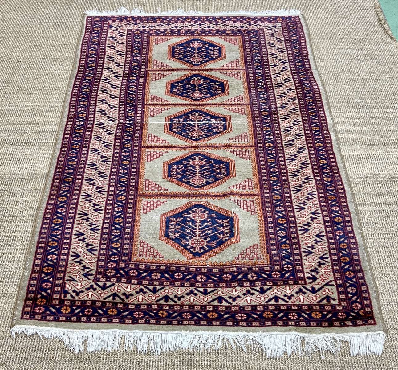 Handmade Pakistani Wool Rug for sale at Pamono