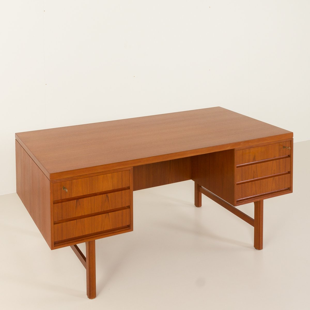 Model 76 Executive Desk in Teak by Gunni Omann for Oman Jun, Denmark ...