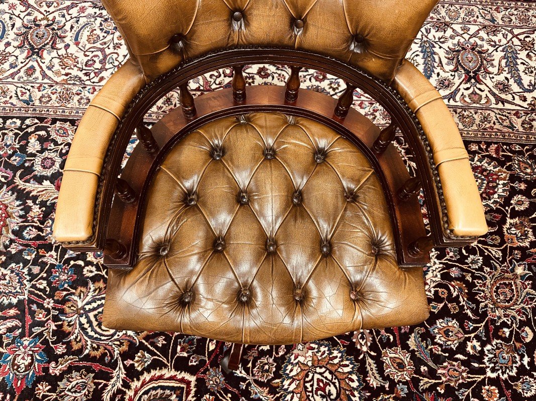 English Chesterfield Captain Desk Chair for sale at Pamono