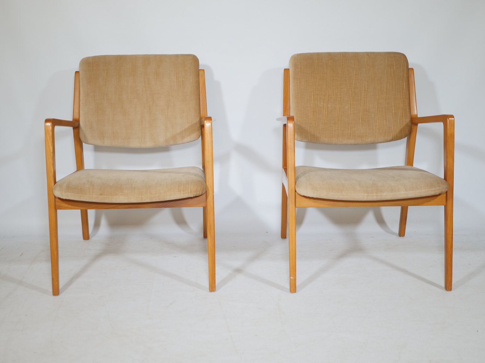 Set of Mid-Century Modern Lounge Chairs in Cherry, 1970s for sale at Pamono