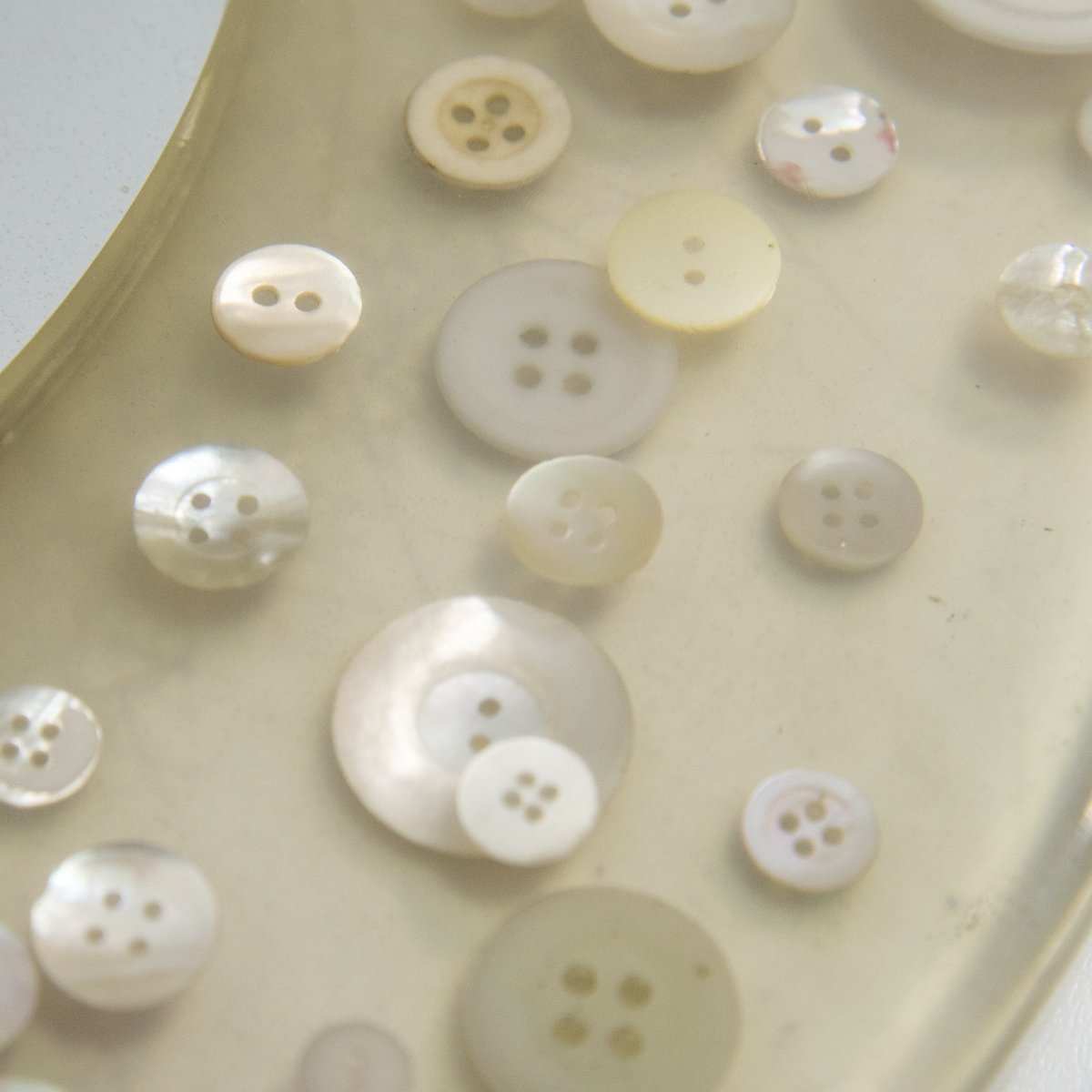 Spiegel mit Knopfleisten, Pierre Giraudon zugeschrieben, 1970er bei ...