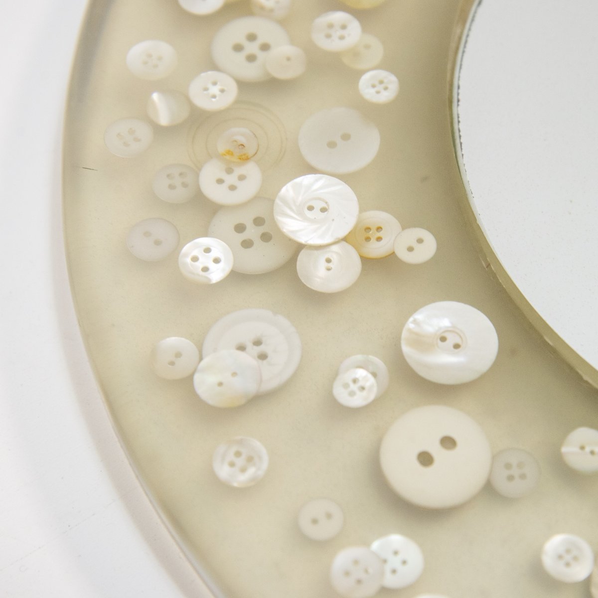 Spiegel mit Knopfleisten, Pierre Giraudon zugeschrieben, 1970er bei ...