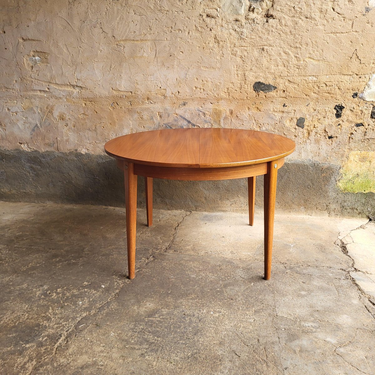 Scandinavian Round Extendable Table in Teak, 1960s for sale at Pamono