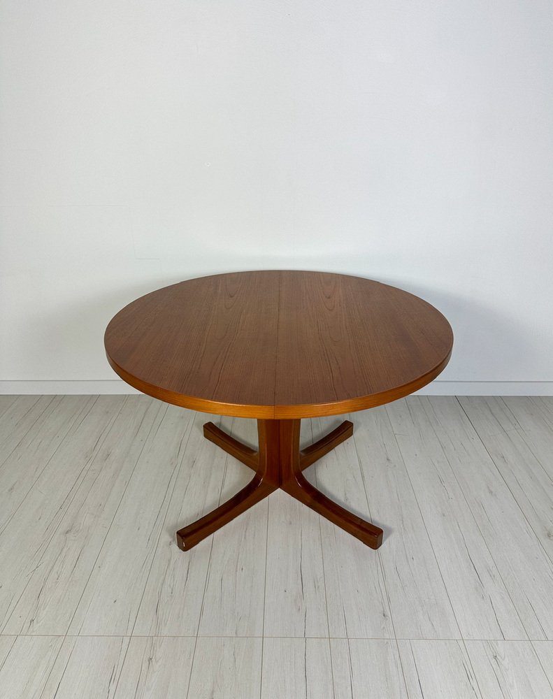 Large Vintage Danish Round Extendable Dining Table in Teak by Orte ...
