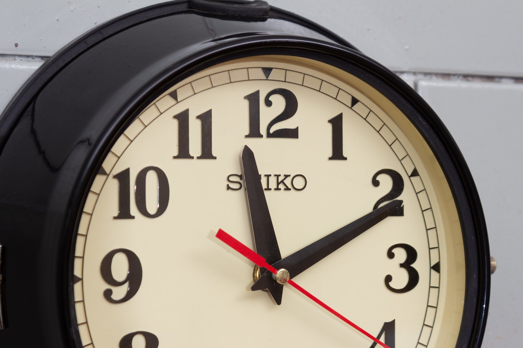 Vintage Black Wall Clock from Seiko, 1990s for sale at Pamono